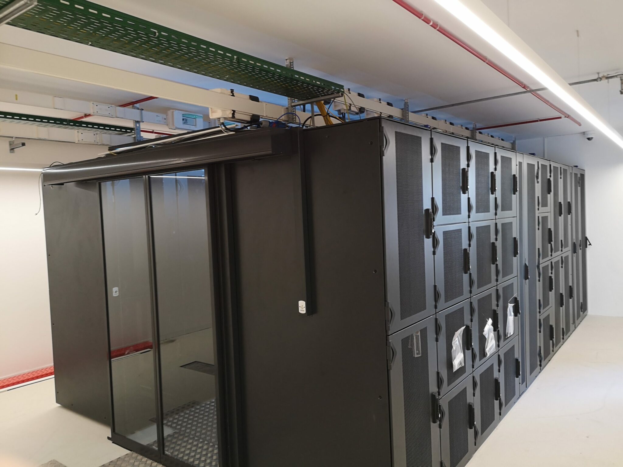 Conception armoire micro data center, micro data center personnalisé